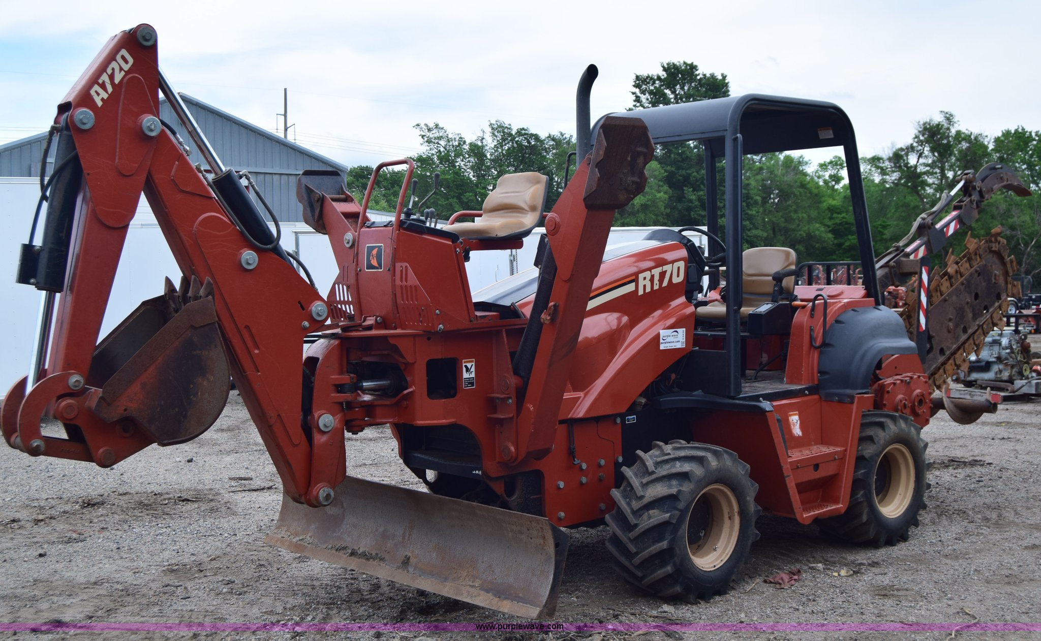 Ditch Witch lanza su novedosa zanjadora con operador a bordo RT70 ...