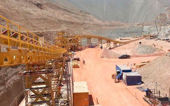 Mina Cuajone de Southern Perú suspende sus operaciones por protestas