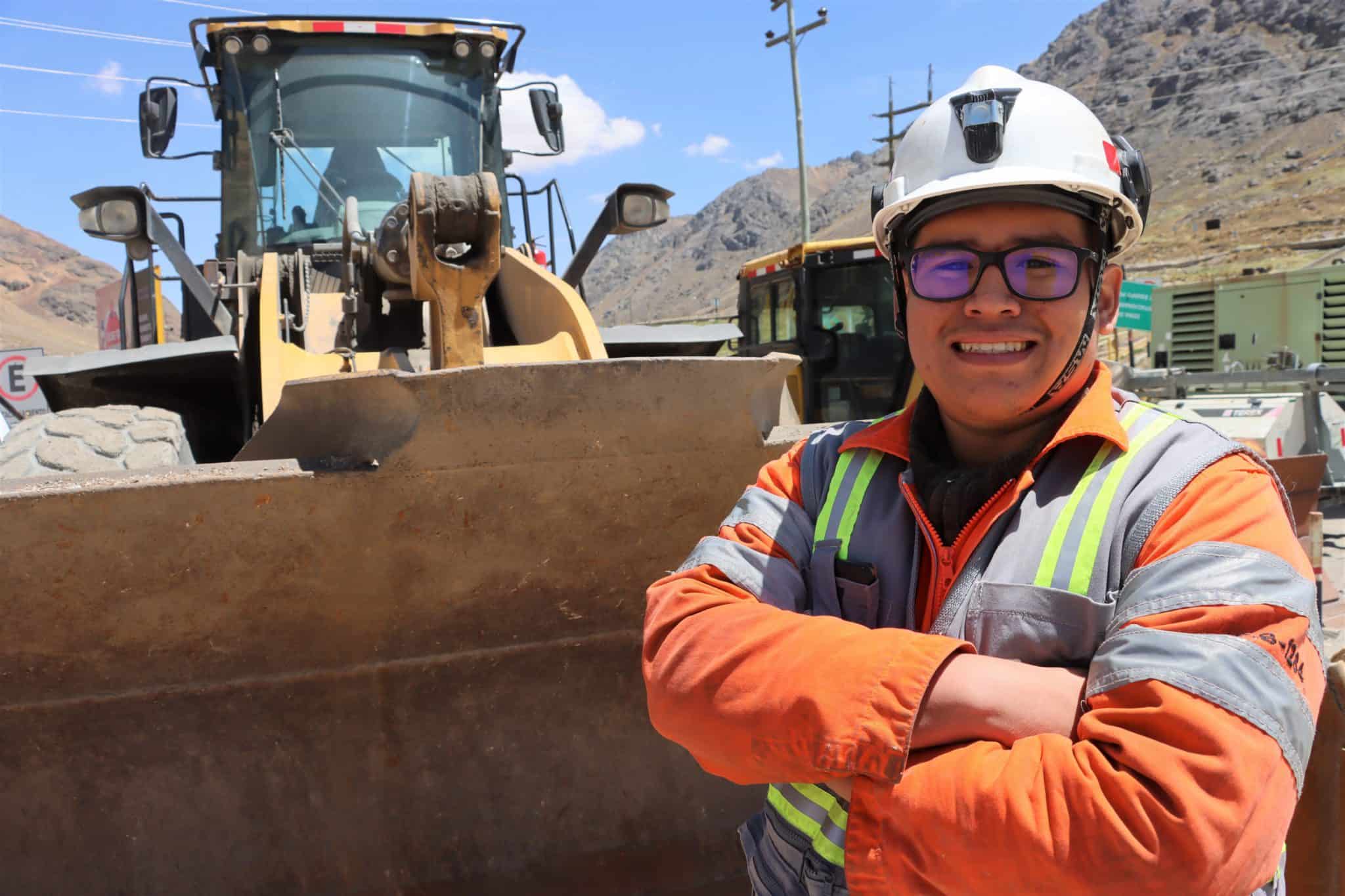Joven trabajador de Minera Bateas crea casco que evita accidentes en mina